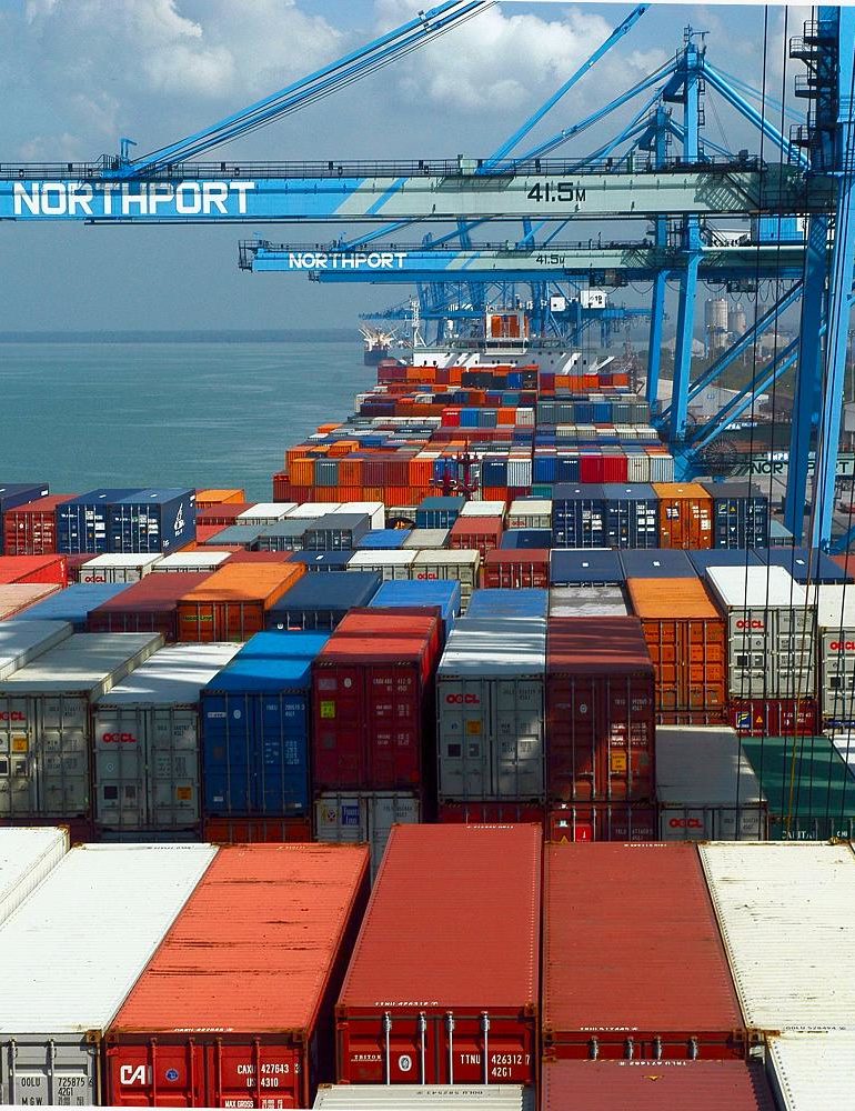 Maritime connectivity: the evolving role of ports in global shipping ...